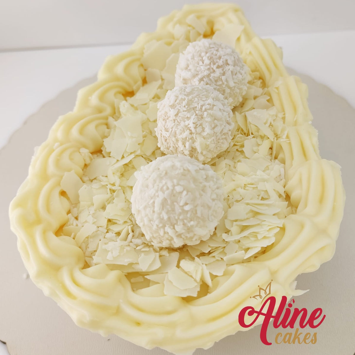 Ovo de colher, ovo de pascoa chocolate Branco recheio Ferrero Raffaell ...